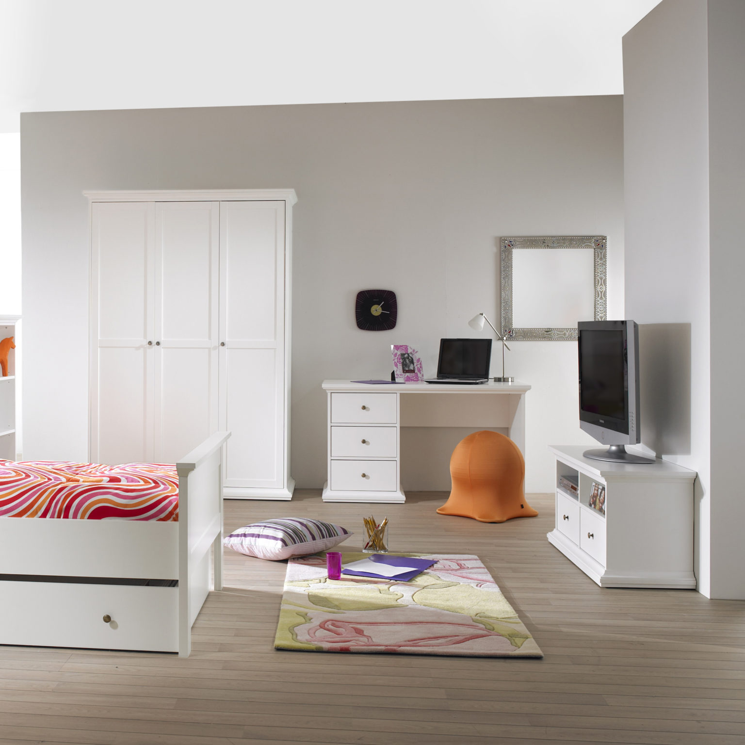 Condo Wardrobe with 3 Doors | White | Oak World