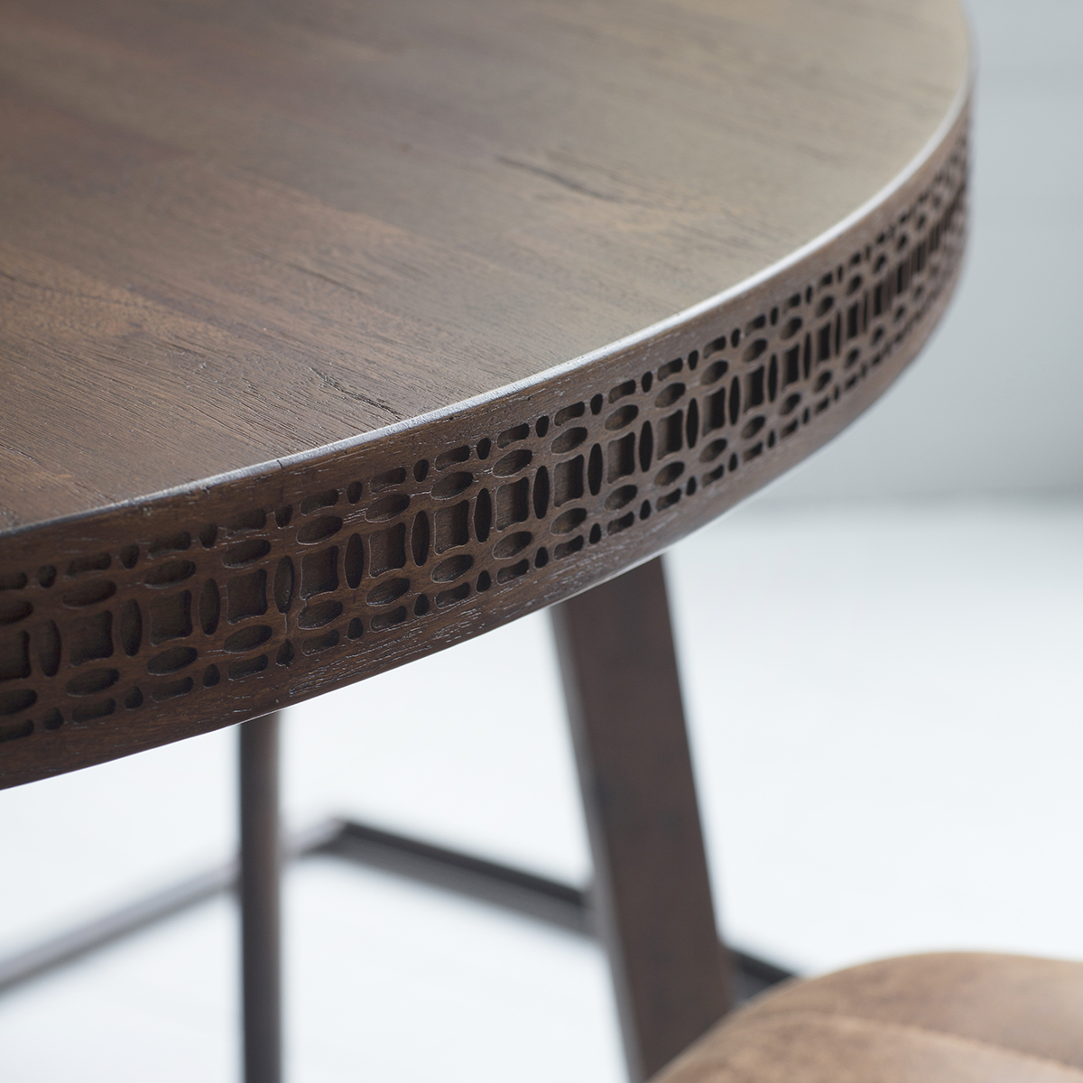 Skystead Round Dining Table | Mango | Oak World