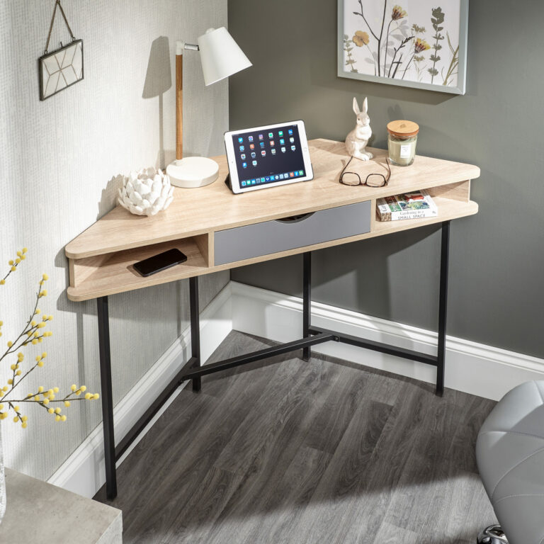 Oak Desks | Free Delivery & Returns | Oak World